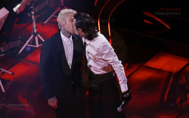 Achille Lauro e Rose Villain, il video del duetto Fragole