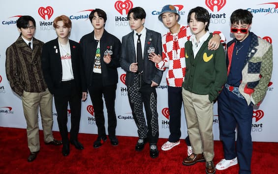 Lego e BTS insieme con il nuovo set ispirato al video della canzone ...