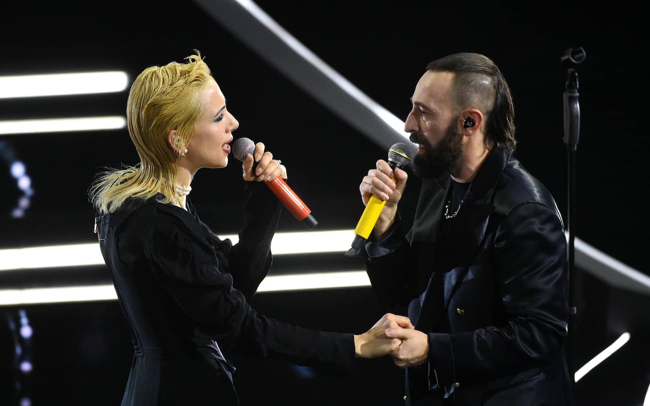 Due Rose, la nuova canzone dei Tiromancino con Enula: il testo | Sky TG24