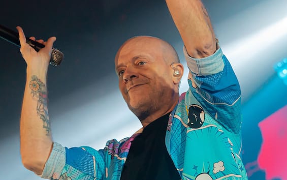 La scaletta del concerto di Max Pezzali al Mediolanum Forum di Assago ...