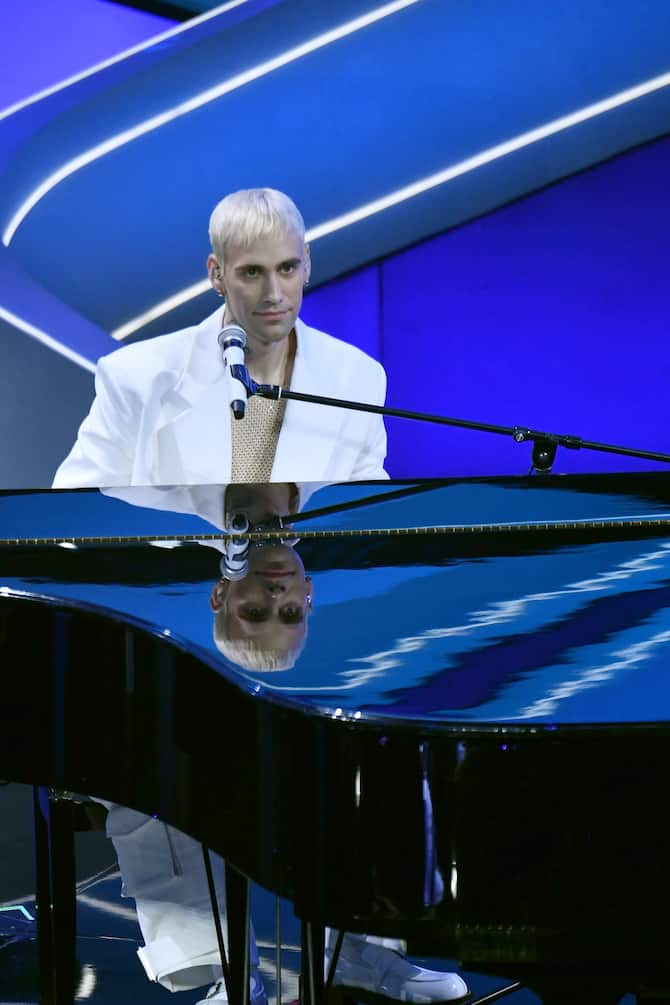 Battiti Live, tutti i cantanti che vedremo sul palco il 27 maggio a ...