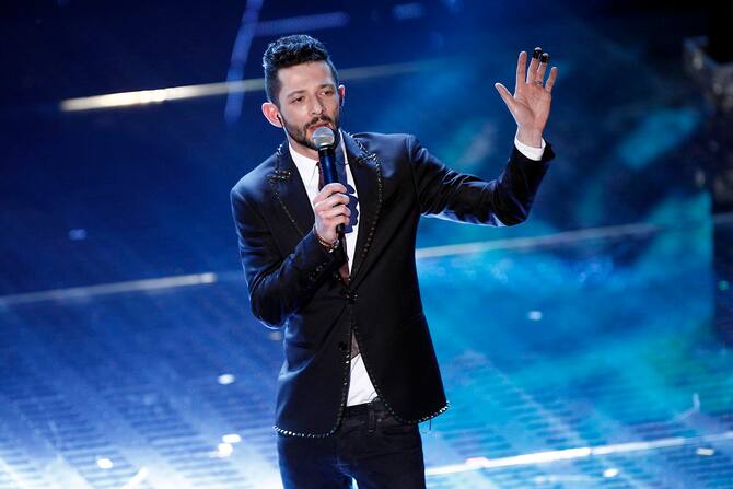 Nesli compie 40 anni: 15 curiosità sul cantante di 'La fine' e 'Andrà ...