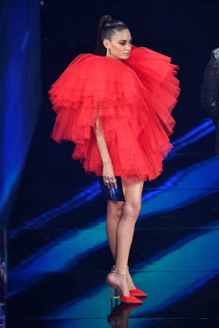 Elodie, i suoi look di ieri e oggi in 25 immagini | Sky Tg24