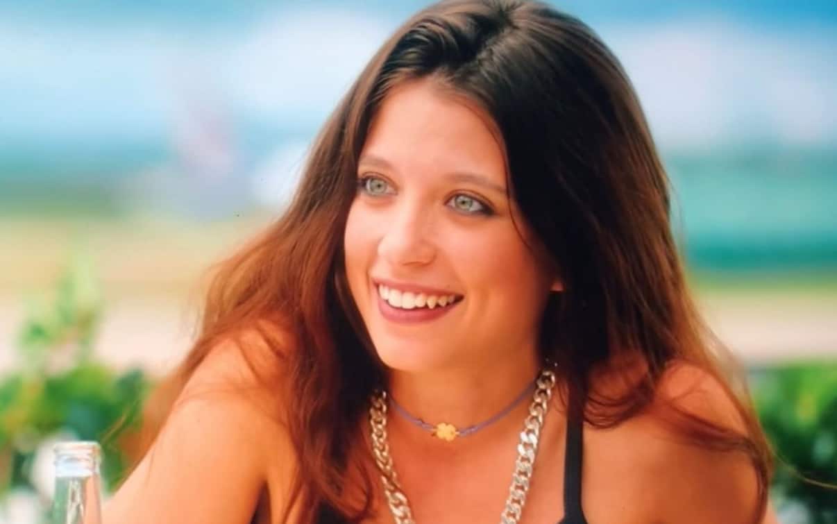 Chi è Amparo Piñero Guirao, l’attrice che interpreta Lola in Summertime ...