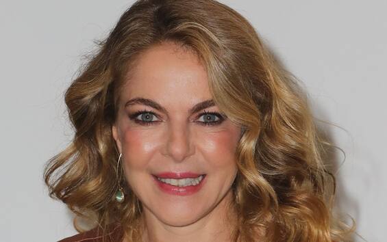 Al via le riprese di Sara, la serie Netflix con Claudia Gerini basata ...