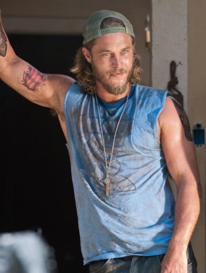 Travis Fimmel, da Vikings a Raised by Wolves: 29 foto dell'attore che ...