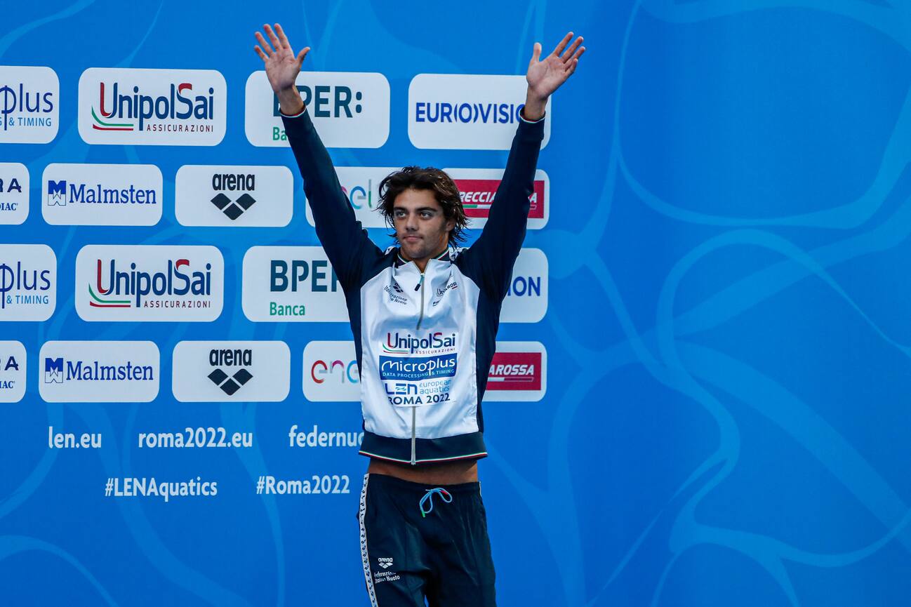 Chi è Thomas Ceccon il campione di nuoto che ha vinto 6 medaglie per l'Italia agli Europei. FOTO ...