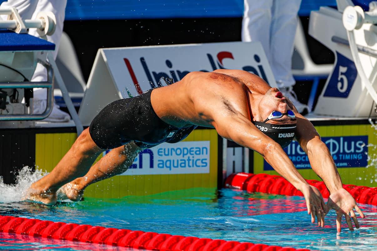 Chi è Thomas Ceccon il campione di nuoto che ha vinto 6 medaglie per l'Italia agli Europei. FOTO ...