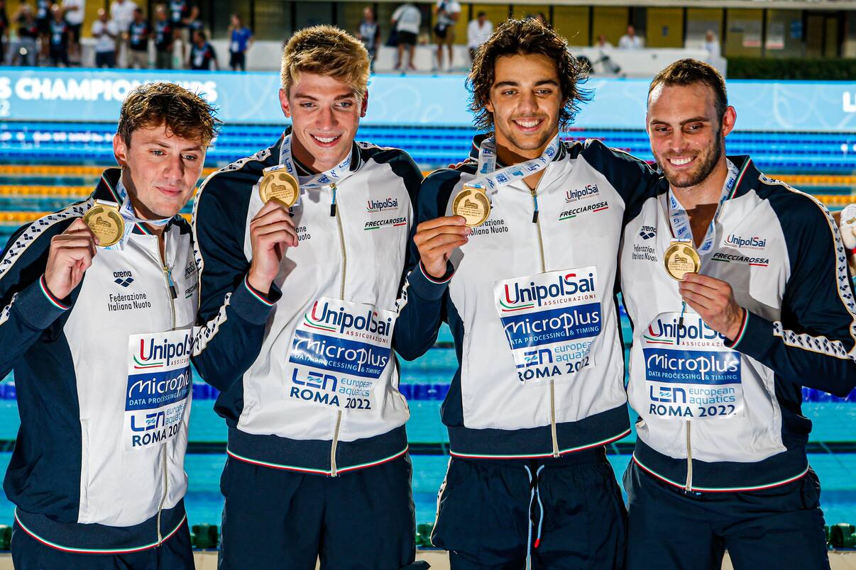 Chi è Thomas Ceccon il campione di nuoto che ha vinto 6 medaglie per l'Italia agli Europei. FOTO ...