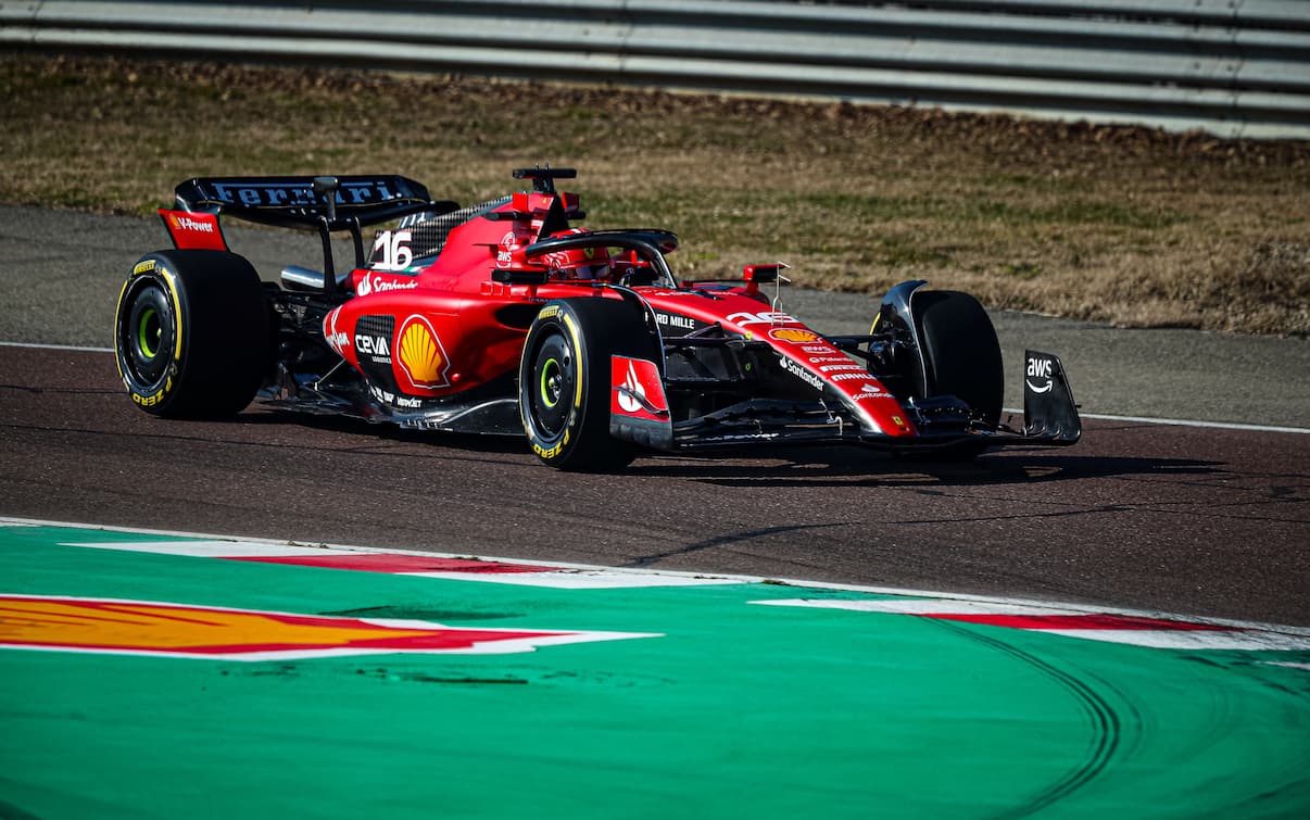 F1, Ferrari 2023 presentata a Maranello: le foto della monoposto | Sky TG24