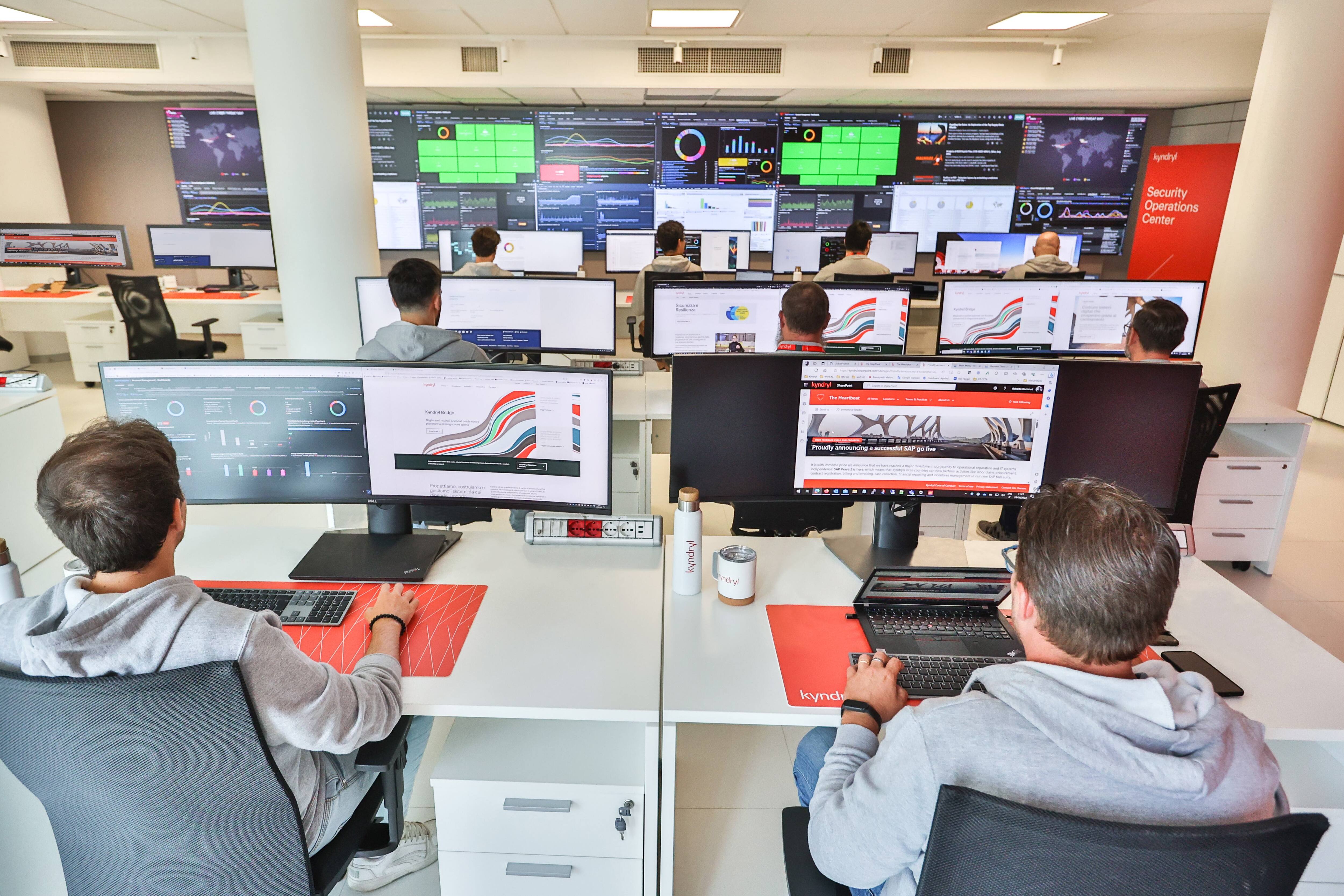 Cybersicurezza, Sky TG24 dentro un centro di controllo anti hacker | Sky TG24