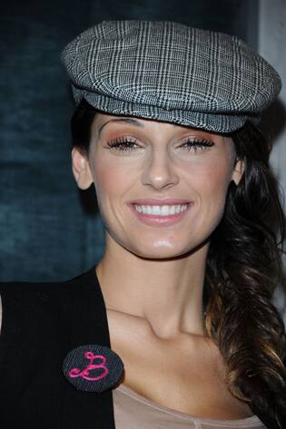 Anna Tatangelo: com'era e com'è diventata oggi | Sky TG24