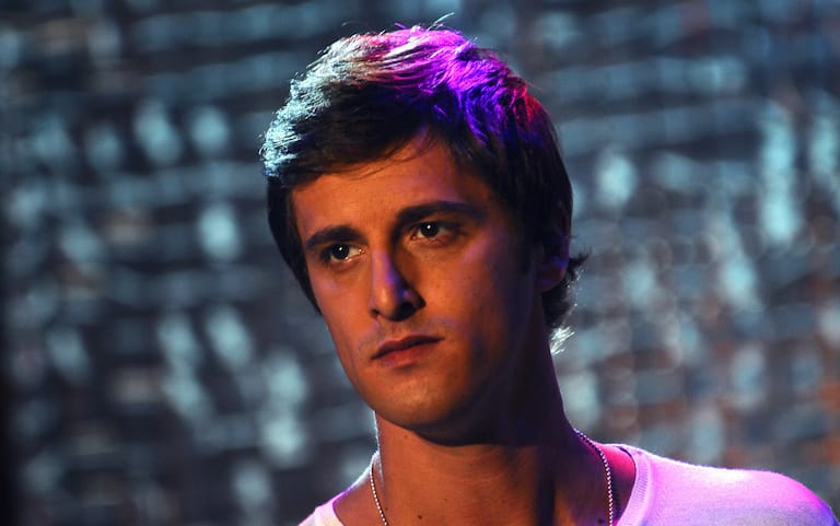 Luca Dirisio: il 25 ottobre esce 'Bouganville', il suo nuovo album ...