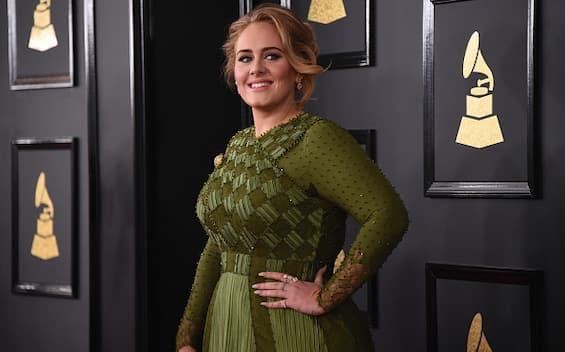 Adele dimagrita: la trasformazione della cantante in una foto