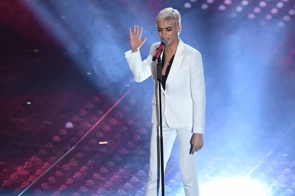 Elodie, i suoi look di ieri e oggi in 25 immagini | Sky Tg24