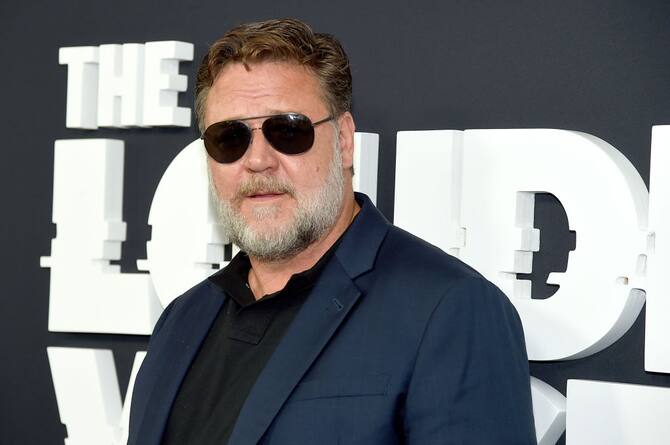 Russell Crowe irriconoscibile in The Loudest Voice: le foto prima e ...