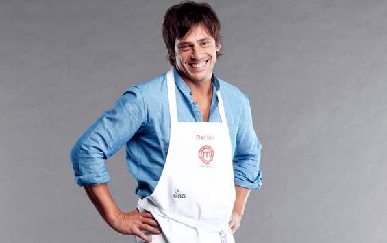 Davide Devenuto ai fornelli di Celebrity MasterChef | Sky TG24
