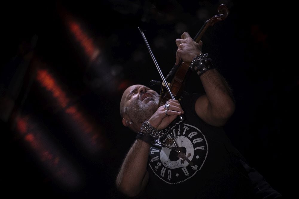 Alessandro Quarta, violinista di fama internazionale dallo stile rock ...