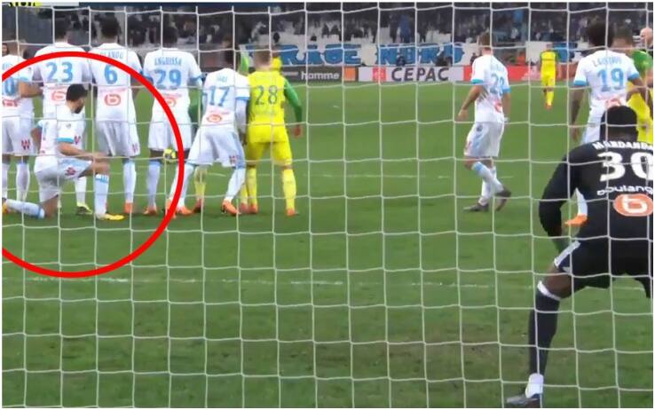 Marsiglia, trucco in barriera: ecco come non subire gol su punizione ...