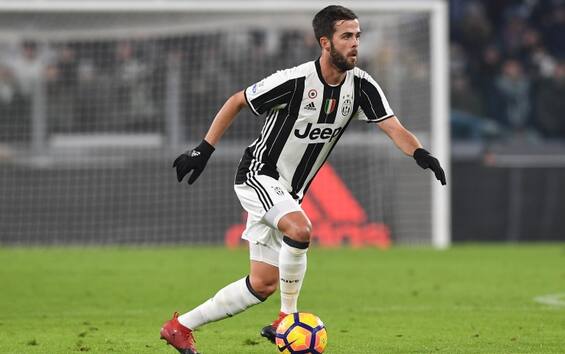 Juventus, Pjanic: 'Scudetto? Dietro non mollano' | Sky Sport