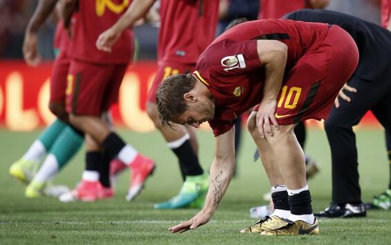 Totti, un addio che batte la paura: l'analisi di Massimo Corcione | Sky ...