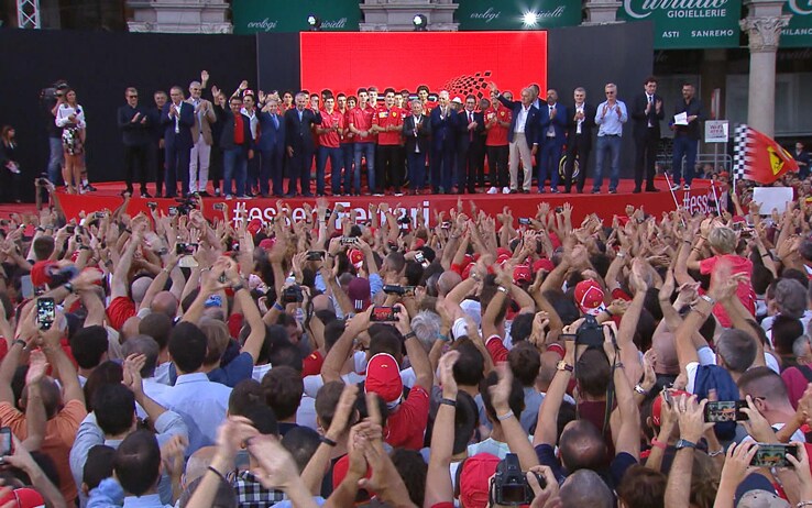 La Ferrari a Milano: l'evento in piazza Duomo per i 90 anni della ...