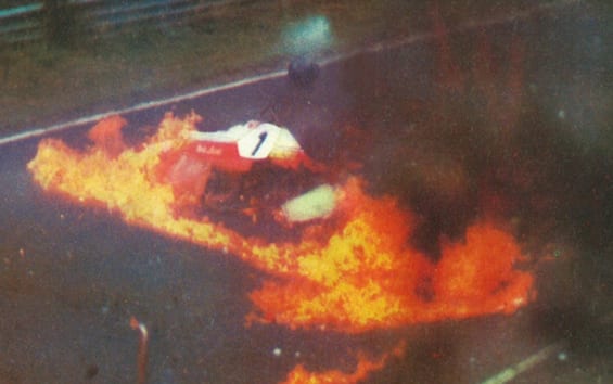 Niki Lauda e l'incidente al Nurburgring che cambiò la sua vita. VIDEO ...