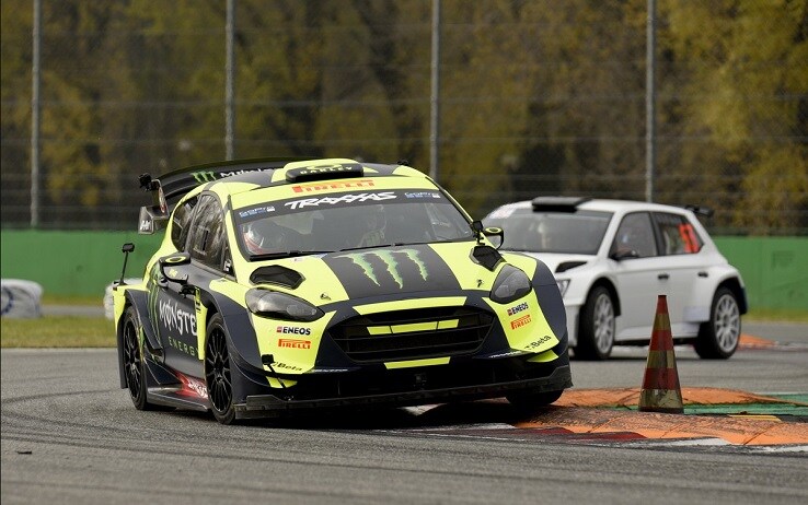 Monza Rally Show: Valentino Rossi in pista con la Fiesta WRC Plus | Sky ...