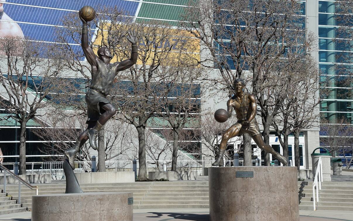 Una carriera che vale un monumento: le statue NBA | Sky Sport