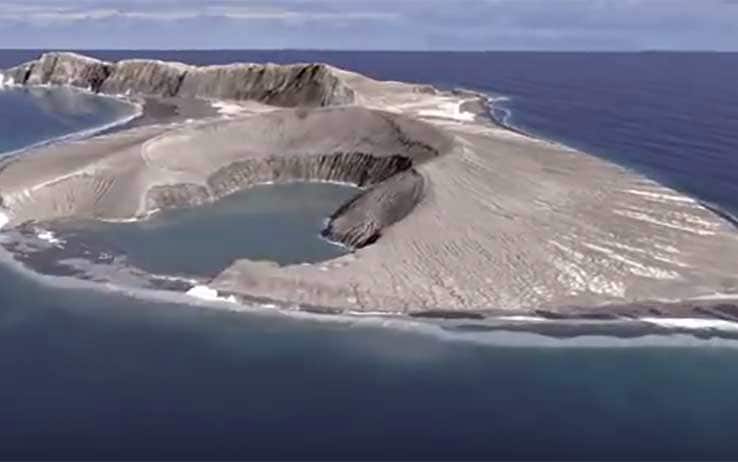 Tonga, la nascita di un'isola in un video della Nasa | Sky TG24