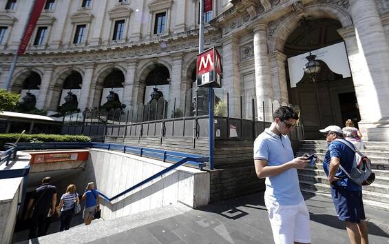 Roma, riaperta oggi la fermata metro di Repubblica dopo 246 giorni ...