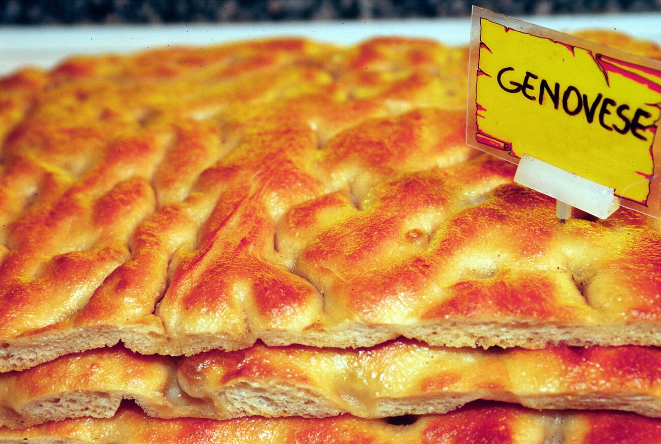 A Genova focaccia da record, in piazza 350 metri di 'Superba' | Sky TG24