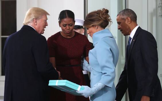 Michelle Obama svela il regalo ricevuto dai Trump alla Casa Bianca ...
