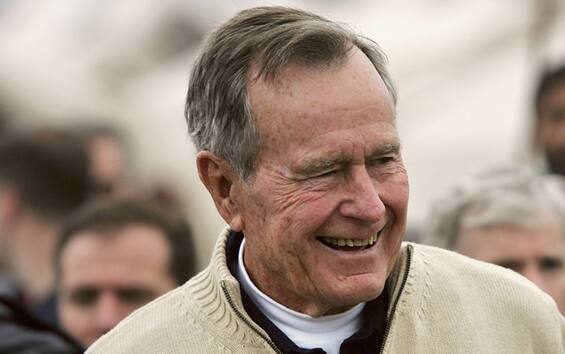 George Bush Senior è stato dimesso dall'ospedale di Houston | Sky TG24