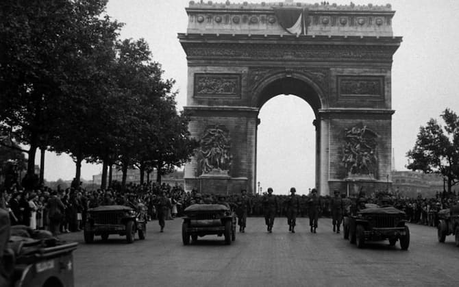 Parigi, 75 anni fa la Liberazione dall'occupazione nazista. FOTO | Sky TG24