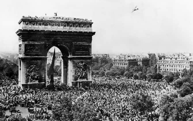 Parigi, 75 anni fa la Liberazione dall'occupazione nazista. FOTO | Sky TG24