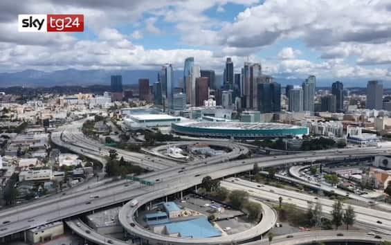 Coronavirus, Los Angeles in lockdown vista dal drone. VIDEO | Sky TG24