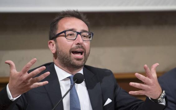 Bonafede a Sky Tg24: 'Femminicidio è strage, codice rosso in aula la ...