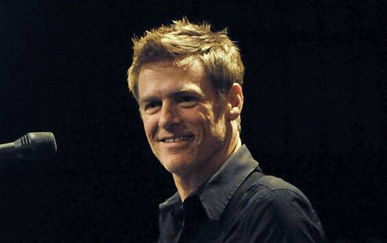 Auguri Bryan Adams, il rocker canadese compie 60 anni